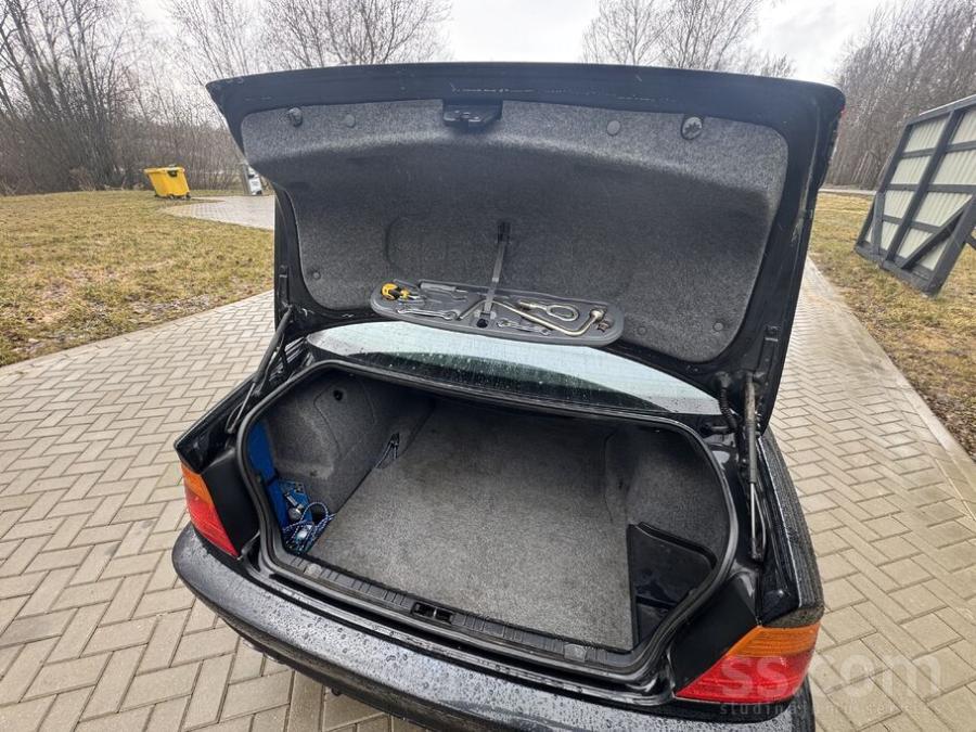 Melns BMW 330 2001 Rīga, ar dzinēja tilpumu 3.00 L un nobraukumu 283 tūkst. km par 3950 €, foto 16 vietnē AUTOMOTO.COM.LV