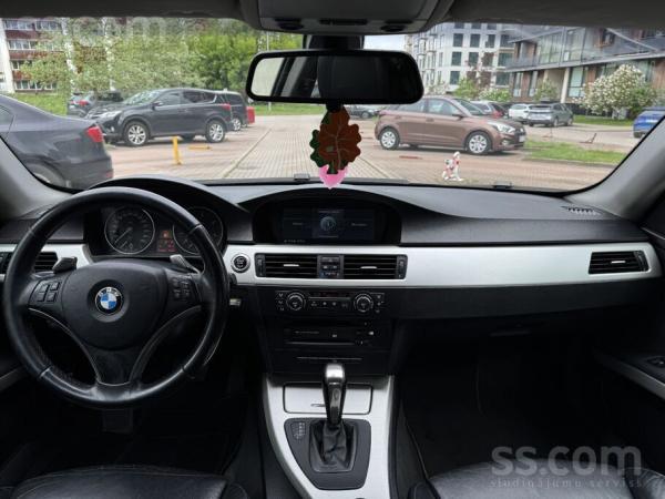 Black BMW 330 2006 in Riga, with an engine capacity of 3.00 L and mileage of 259 thousand km for 5990 €, photo 5 on AUTOMOTO.COM.LV