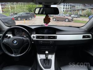 Black BMW 330 2006 in Riga, with an engine capacity of 3.00 L and mileage of 259 thousand km for 5990 €, photo 6 on AUTOMOTO.COM.LV
