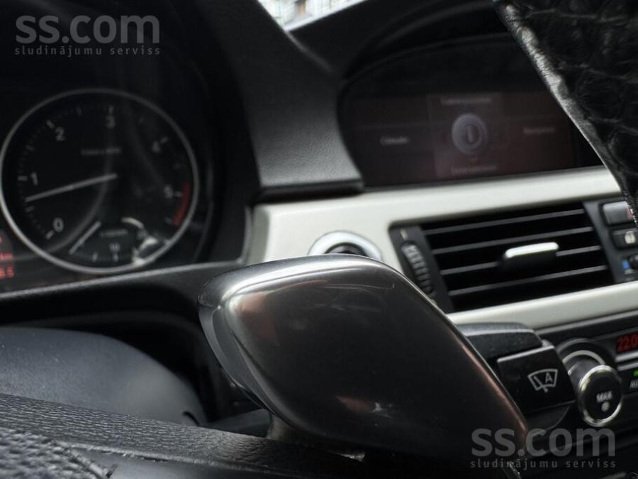 Black BMW 330 2006 in Riga, with an engine capacity of 3.00 L and mileage of 259 thousand km for 5990 €, photo 13 on AUTOMOTO.COM.LV