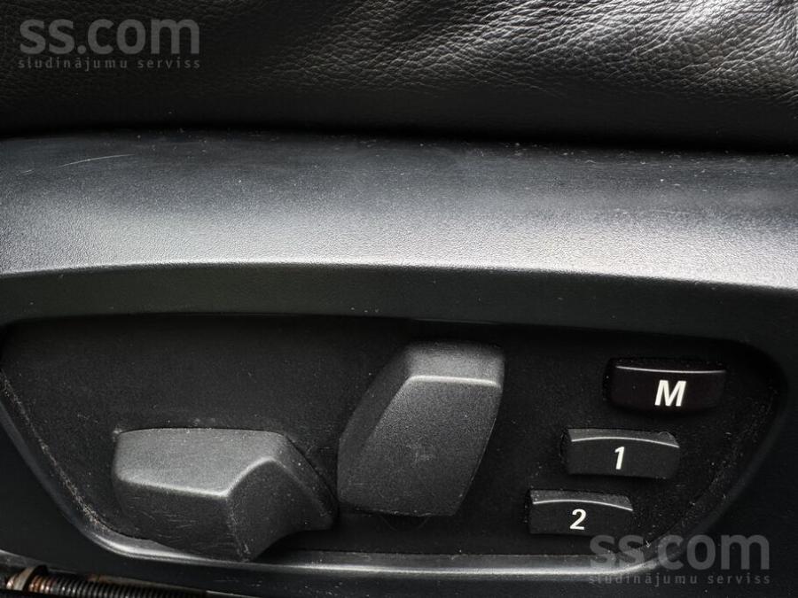 Black BMW 330 2006 in Riga, with an engine capacity of 3.00 L and mileage of 259 thousand km for 5990 €, photo 14 on AUTOMOTO.COM.LV