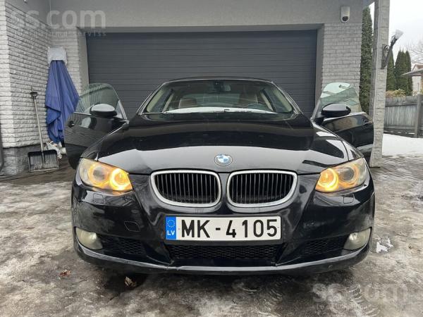 Black BMW 330 2006 in Riga, with an engine capacity of 3.00 L and mileage of 323 thousand km for 6400 €, photo 1 on AUTOMOTO.COM.LV