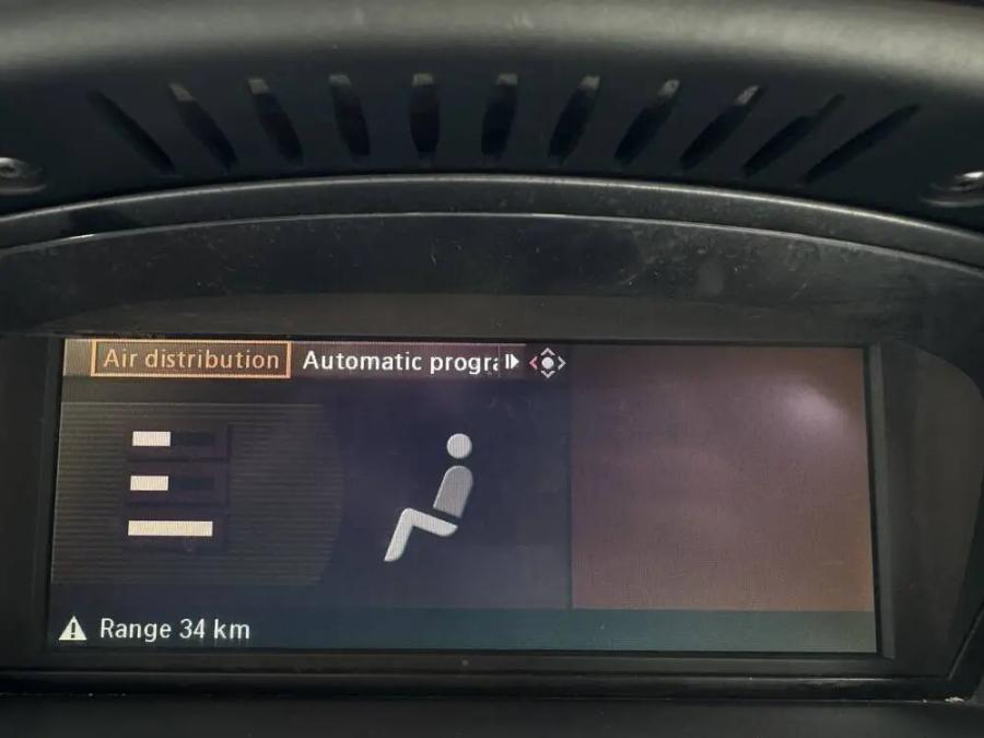 Black BMW 330 2006 in Riga, with an engine capacity of 3.00 L and mileage of 259 thousand km for 5990 €, photo 13 on AUTOMOTO.COM.LV