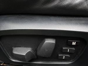 Black BMW 330 2006 in Riga, with an engine capacity of 3.00 L and mileage of 259 thousand km for 5990 €, photo 15 on AUTOMOTO.COM.LV