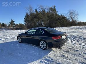Black BMW 330 2007 in Liepaja, with an engine capacity of 3.00 L and mileage of 359 thousand km for 6450 €, photo 3 on AUTOMOTO.COM.LV