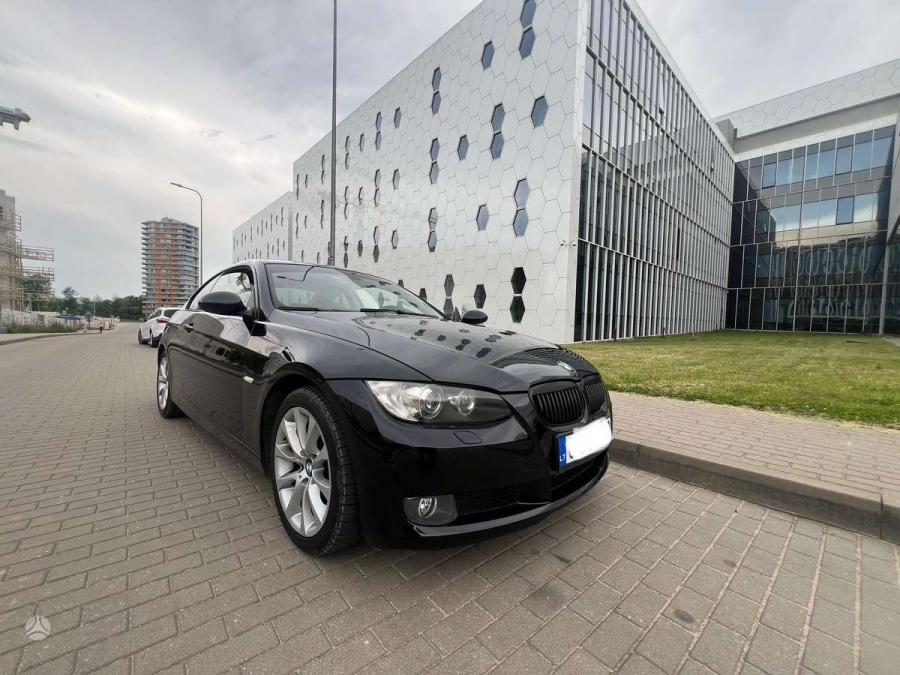Black BMW 330 2007 in Vilnius, with an engine capacity of 2.99 L and mileage of 283 thousand km for 7300 €, photo 1 on AUTOMOTO.COM.LV