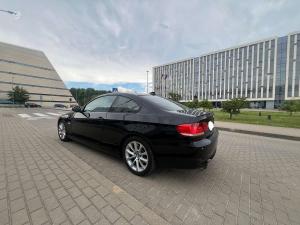 Black BMW 330 2007 in Vilnius, with an engine capacity of 2.99 L and mileage of 283 thousand km for 7300 €, photo 3 on AUTOMOTO.COM.LV