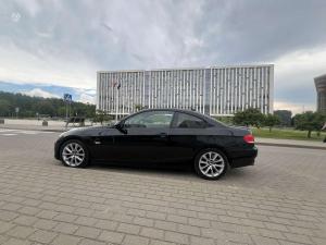Black BMW 330 2007 in Vilnius, with an engine capacity of 2.99 L and mileage of 283 thousand km for 7300 €, photo 4 on AUTOMOTO.COM.LV