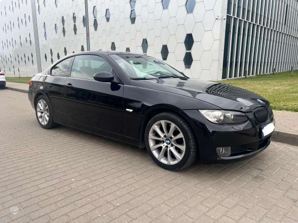 Black BMW 330 2007 in Vilnius, with an engine capacity of 2.99 L and mileage of 283 thousand km for 7300 €, photo 5 on AUTOMOTO.COM.LV