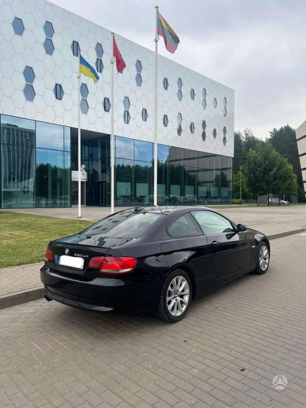 Black BMW 330 2007 in Vilnius, with an engine capacity of 2.99 L and mileage of 283 thousand km for 7300 €, photo 7 on AUTOMOTO.COM.LV