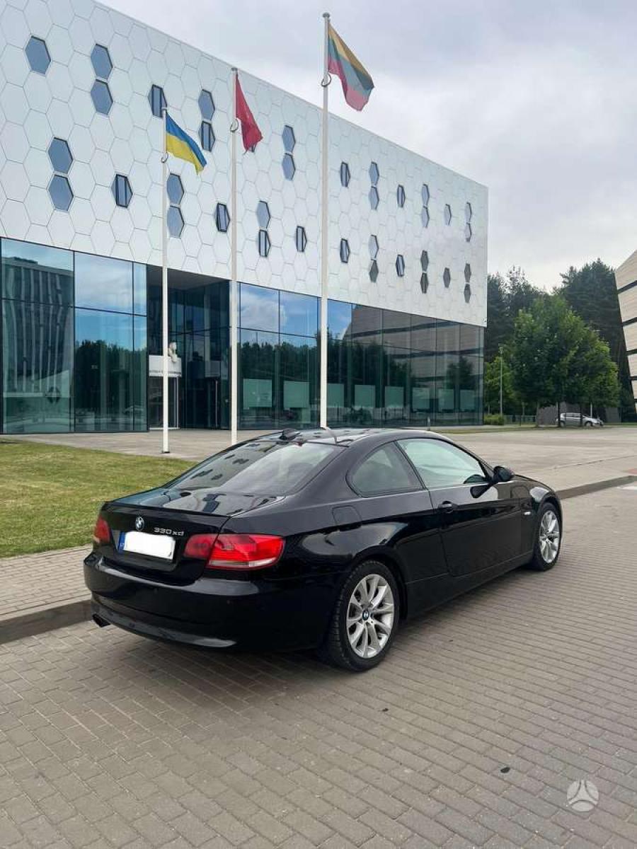 Black BMW 330 2007 in Vilnius, with an engine capacity of 2.99 L and mileage of 283 thousand km for 7300 €, photo 8 on AUTOMOTO.COM.LV