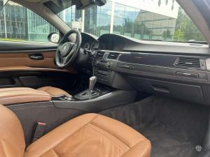 Black BMW 330 2007 in Vilnius, with an engine capacity of 2.99 L and mileage of 283 thousand km for 7300 €, photo 9 on AUTOMOTO.COM.LV