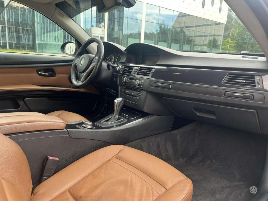 Black BMW 330 2007 in Vilnius, with an engine capacity of 2.99 L and mileage of 283 thousand km for 7300 €, photo 9 on AUTOMOTO.COM.LV