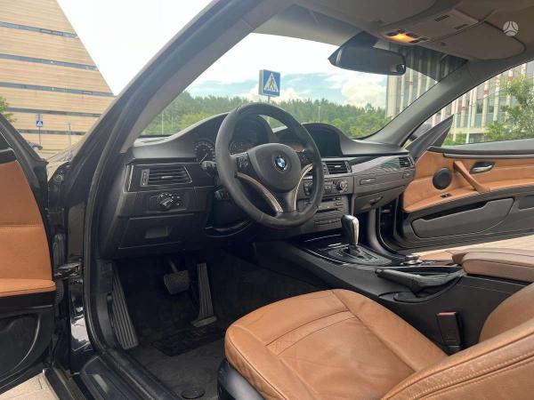 Black BMW 330 2007 in Vilnius, with an engine capacity of 2.99 L and mileage of 283 thousand km for 7300 €, photo 9 on AUTOMOTO.COM.LV