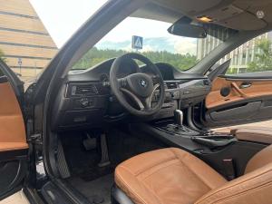 Black BMW 330 2007 in Vilnius, with an engine capacity of 2.99 L and mileage of 283 thousand km for 7300 €, photo 10 on AUTOMOTO.COM.LV