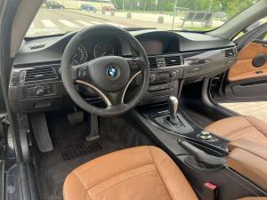 Black BMW 330 2007 in Vilnius, with an engine capacity of 2.99 L and mileage of 283 thousand km for 7300 €, photo 11 on AUTOMOTO.COM.LV
