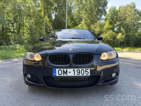 Black BMW 330 2007 in Jelgava, with an engine capacity of 3.00 L and mileage of 456 thousand km for 7199 €, photo 3 on AUTOMOTO.COM.LV