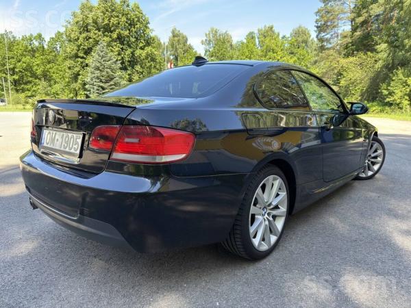 Black BMW 330 2007 in Jelgava, with an engine capacity of 3.00 L and mileage of 456 thousand km for 6699 €, photo 6 on AUTOMOTO.COM.LV