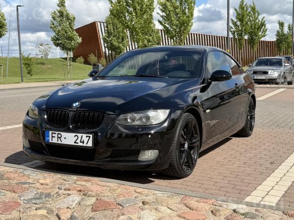 Black BMW 330 2007 in Ventspils, with an engine capacity of 3.00 L and mileage of 337 thousand km for 6000 €, photo 1 on AUTOMOTO.COM.LV