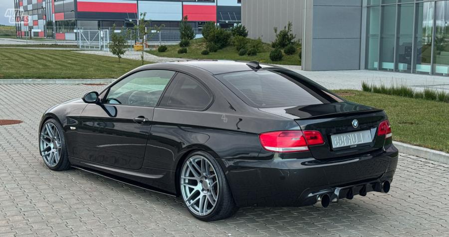 Melns BMW 330 2007 Šauļi, ar dzinēja tilpumu 3.00 L un nobraukumu 370 tūkst. km par 9499 €, foto 4 vietnē AUTOMOTO.COM.LV