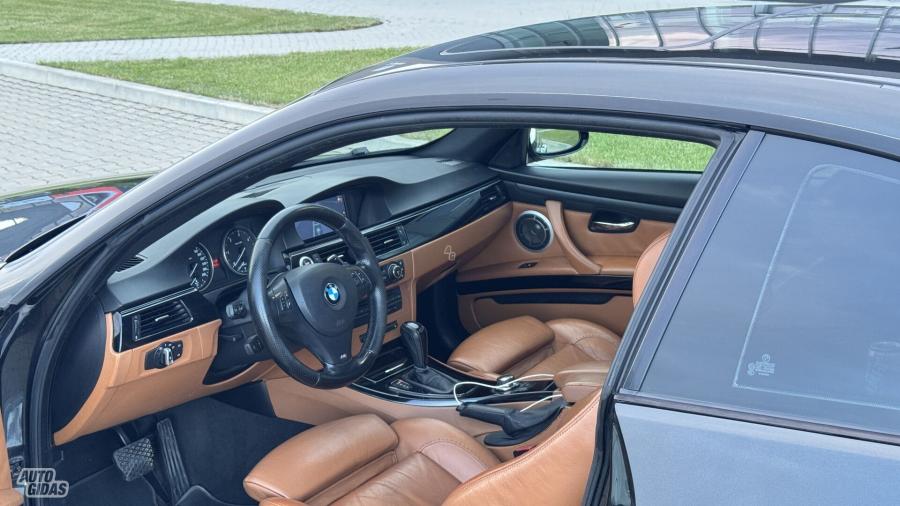 Melns BMW 330 2007 Šauļi, ar dzinēja tilpumu 3.00 L un nobraukumu 370 tūkst. km par 9499 €, foto 8 vietnē AUTOMOTO.COM.LV