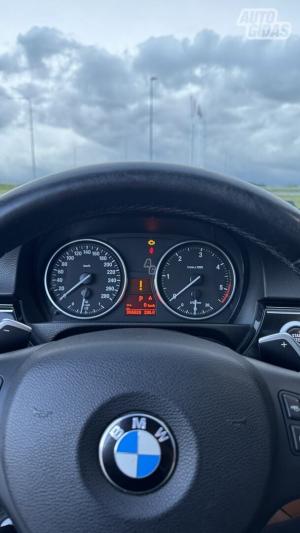 Melns BMW 330 2007 Šauļi, ar dzinēja tilpumu 3.00 L un nobraukumu 370 tūkst. km par 9499 €, foto 17 vietnē AUTOMOTO.COM.LV