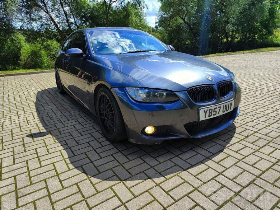 Melns BMW 330 2008 Krāslava, ar dzinēja tilpumu 3.00 L un nobraukumu 271 tūkst. km par 3300 €, foto 12 vietnē AUTOMOTO.COM.LV