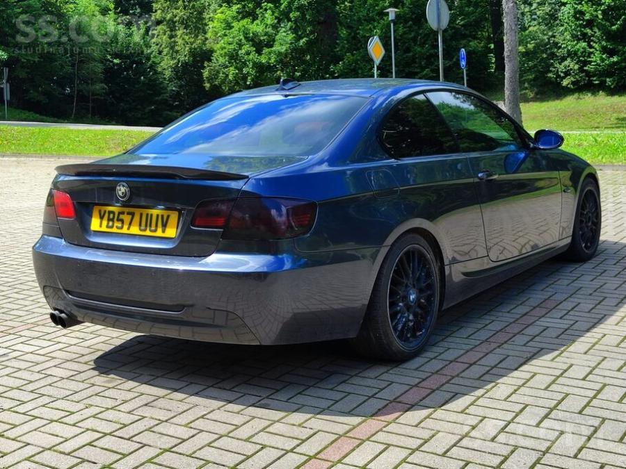 Melns BMW 330 2008 Krāslava, ar dzinēja tilpumu 3.00 L un nobraukumu 271 tūkst. km par 3300 €, foto 13 vietnē AUTOMOTO.COM.LV