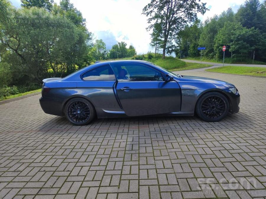 Melns BMW 330 2008 Krāslava, ar dzinēja tilpumu 3.00 L un nobraukumu 271 tūkst. km par 3300 €, foto 16 vietnē AUTOMOTO.COM.LV