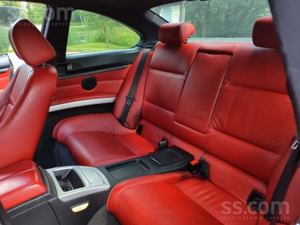 Melns BMW 330 2008 Krāslava, ar dzinēja tilpumu 3.00 L un nobraukumu 271 tūkst. km par 3300 €, foto 5 vietnē AUTOMOTO.COM.LV