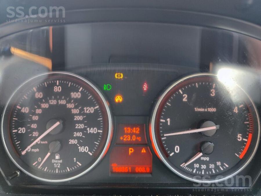 Melns BMW 330 2008 Krāslava, ar dzinēja tilpumu 3.00 L un nobraukumu 271 tūkst. km par 3300 €, foto 14 vietnē AUTOMOTO.COM.LV