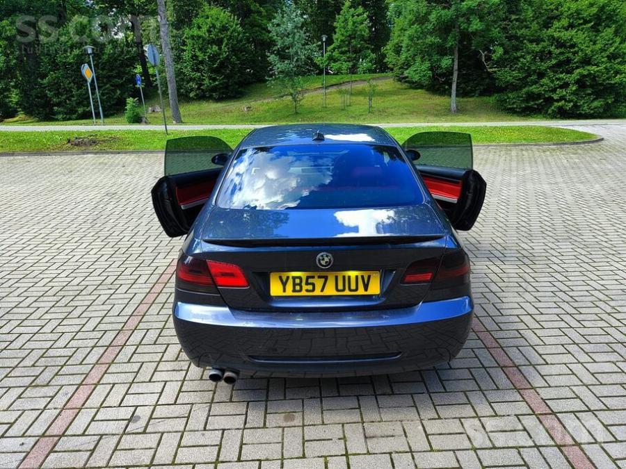 Melns BMW 330 2008 Krāslava, ar dzinēja tilpumu 3.00 L un nobraukumu 271 tūkst. km par 3300 €, foto 15 vietnē AUTOMOTO.COM.LV