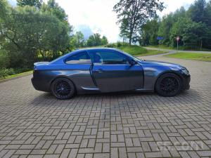 Melns BMW 330 2008 Krāslava, ar dzinēja tilpumu 3.00 L un nobraukumu 271 tūkst. km par 3300 €, foto 16 vietnē AUTOMOTO.COM.LV