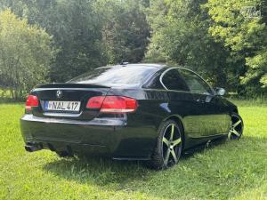 Black BMW 330 2008 in Vilnius, with an engine capacity of 3.00 L and mileage of 286 thousand km for 7500 €, photo 6 on AUTOMOTO.COM.LV