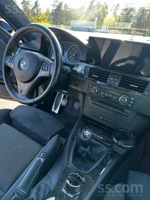 Black BMW 330 2009 in Riga, with an engine capacity of 3.00 L and mileage of 325 thousand km for 8900 €, photo 10 on AUTOMOTO.COM.LV