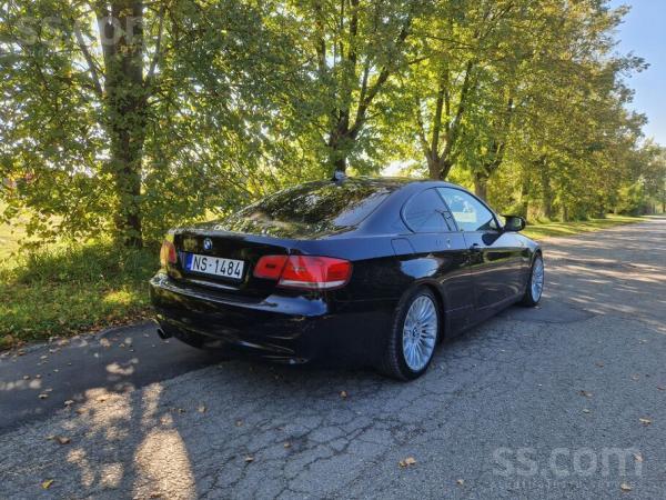 Melns BMW 330 2009 Jelgava, ar dzinēja tilpumu 3.00 L un nobraukumu 276 tūkst. km par 10000 €, foto 3 vietnē AUTOMOTO.COM.LV