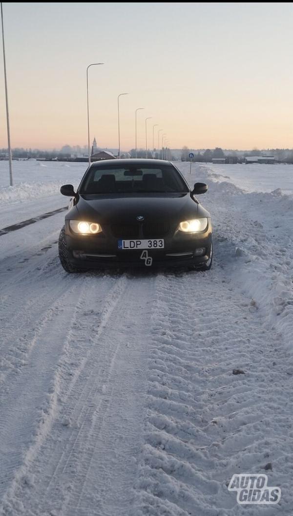 Black BMW 330 2010 in Mazeikiai, with an engine capacity of 3.00 L and mileage of 334 thousand km for 10500 €, photo 2 on AUTOMOTO.COM.LV