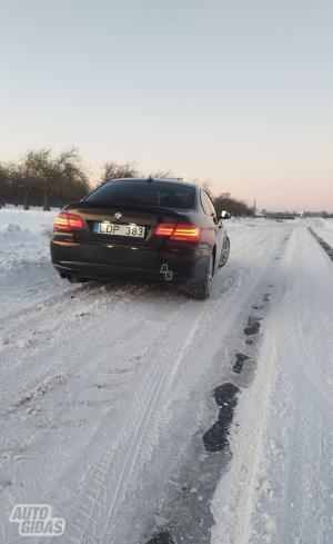 Black BMW 330 2010 in Mazeikiai, with an engine capacity of 3.00 L and mileage of 334 thousand km for 10500 €, photo 8 on AUTOMOTO.COM.LV