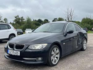 Black BMW 330 2010 in Utena, with an engine capacity of 2.99 L and mileage of 268 thousand km for 4650 €, photo 6 on AUTOMOTO.COM.LV