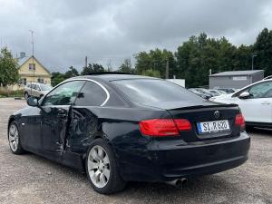 Black BMW 330 2010 in Utena, with an engine capacity of 2.99 L and mileage of 268 thousand km for 4650 €, photo 8 on AUTOMOTO.COM.LV