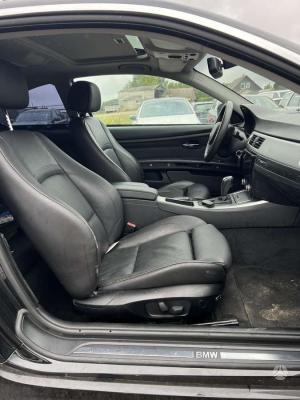 Black BMW 330 2010 in Utena, with an engine capacity of 2.99 L and mileage of 268 thousand km for 4650 €, photo 15 on AUTOMOTO.COM.LV