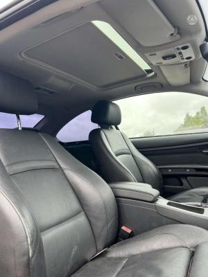 Black BMW 330 2010 in Utena, with an engine capacity of 2.99 L and mileage of 268 thousand km for 4650 €, photo 16 on AUTOMOTO.COM.LV