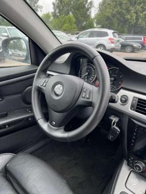 Black BMW 330 2010 in Utena, with an engine capacity of 2.99 L and mileage of 268 thousand km for 4650 €, photo 18 on AUTOMOTO.COM.LV