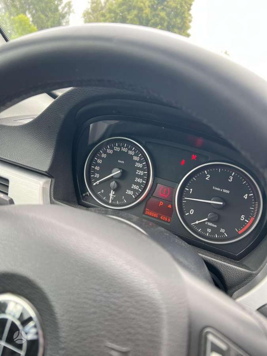 Black BMW 330 2010 in Utena, with an engine capacity of 2.99 L and mileage of 268 thousand km for 4650 €, photo 19 on AUTOMOTO.COM.LV