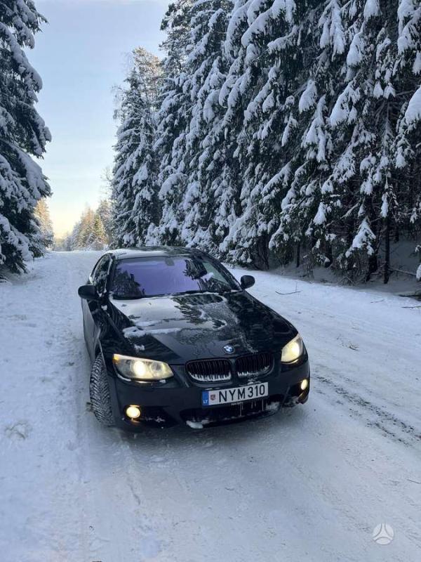 Black BMW 330 2012 in Vilnius, with an engine capacity of 2.99 L and mileage of 404 thousand km for 11500 €, photo 2 on AUTOMOTO.COM.LV