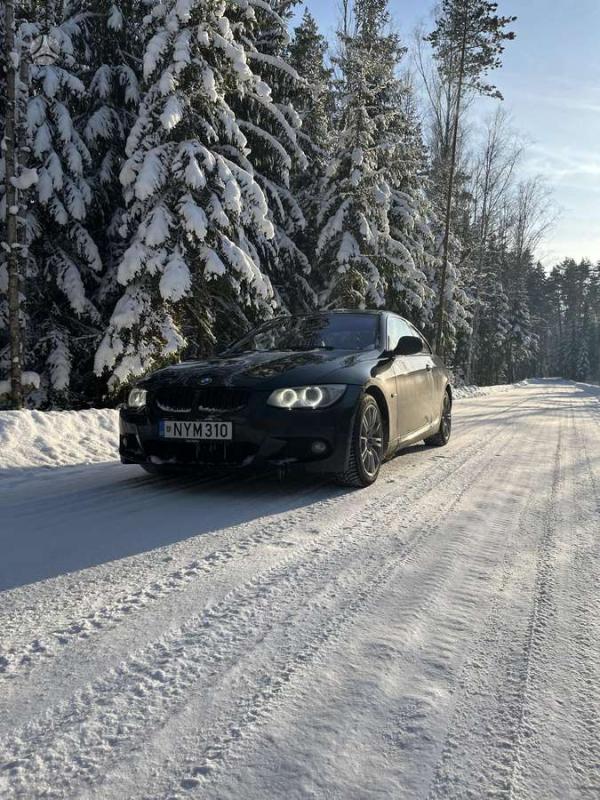Black BMW 330 2012 in Vilnius, with an engine capacity of 2.99 L and mileage of 404 thousand km for 11500 €, photo 3 on AUTOMOTO.COM.LV