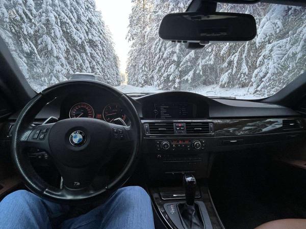Black BMW 330 2012 in Vilnius, with an engine capacity of 2.99 L and mileage of 404 thousand km for 11500 €, photo 8 on AUTOMOTO.COM.LV