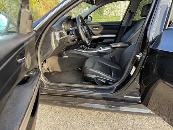 Black BMW 330 2007 in Riga, with an engine capacity of 3.00 L and mileage of 266 thousand km for 4250 €, photo 8 on AUTOMOTO.COM.LV