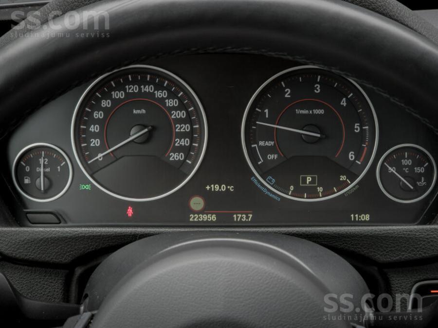 Melns BMW 330 2015 Liepāja, ar dzinēja tilpumu 3.00 L un nobraukumu 224 tūkst. km par 13290 €, foto 26 vietnē AUTOMOTO.COM.LV