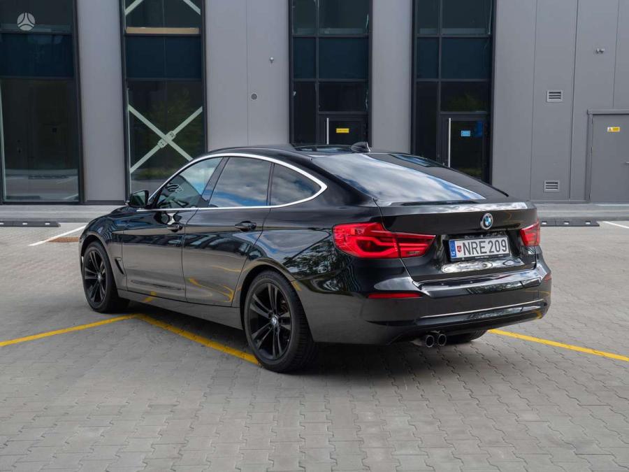Black BMW 330 2017 in Vilnius, with an engine capacity of 2.00 L and mileage of 233 thousand km for 11850 €, photo 3 on AUTOMOTO.COM.LV